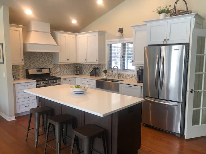 Sleeps 7, Hot Tub, Ac, No Stairs, Great Location - Whitefish, MT