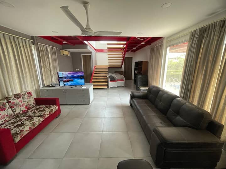 Private Poolside Retreat With 4 Bedrooms - Noida