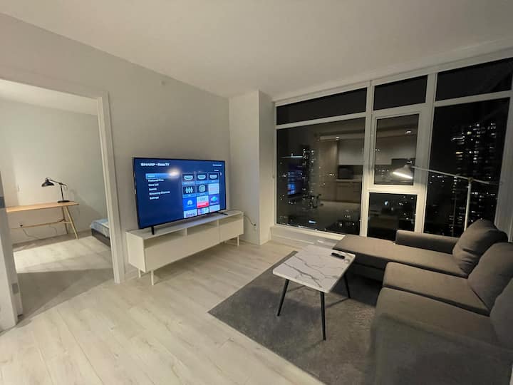Metrotown Cozy 2-bedroom Apt - Burnaby