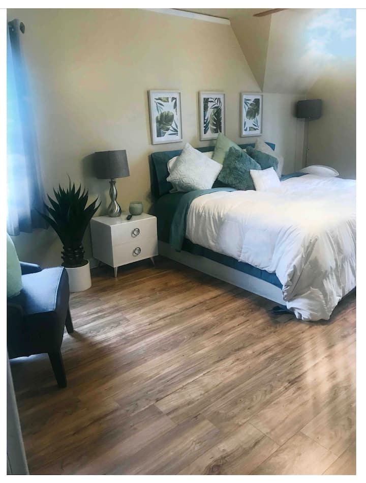 Get Cozy & Stay Awhile-king Bed - Milwaukee