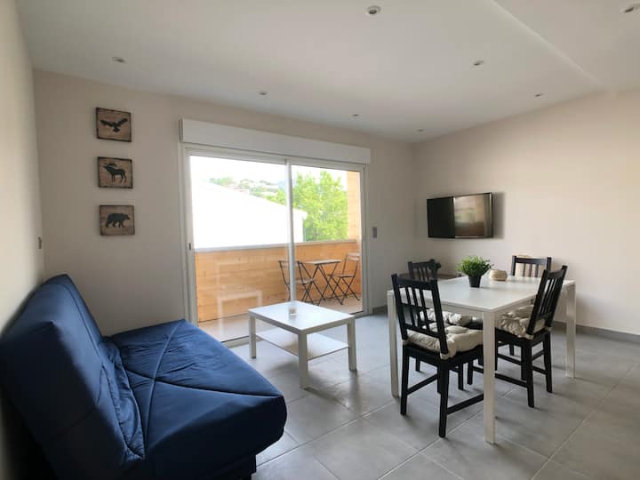 Appartement Pour 4 Personnes Avec Balcon - Le Lavandou