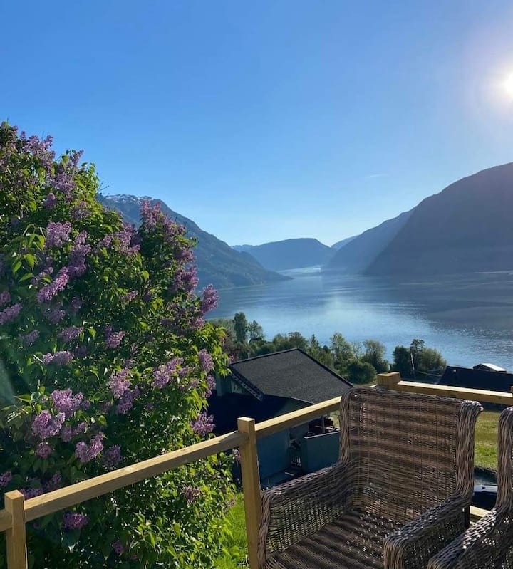 Hjem I Luster Med Flott Utsikt. - Skjolden