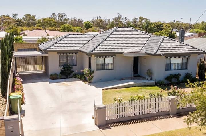 Town, Train, Pubs & River All Close By - Echuca