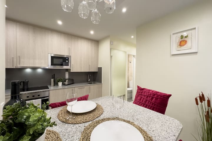 At19 - 2 Bedroom Beach, Dressing Room, Workspace - Barcelona
