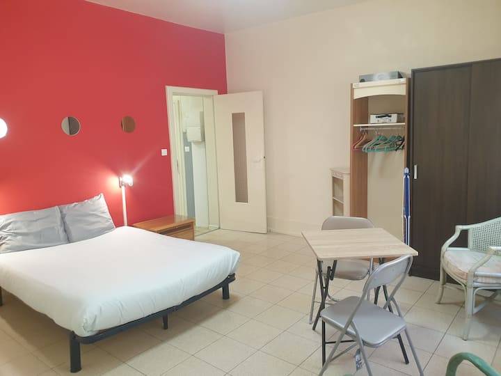 Au Bonheur Des Dames - Laval, France