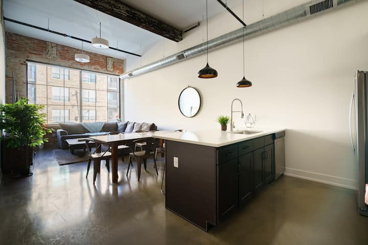 Large 2bd Renovated Factory Loft - Short North - コロンバス, OH