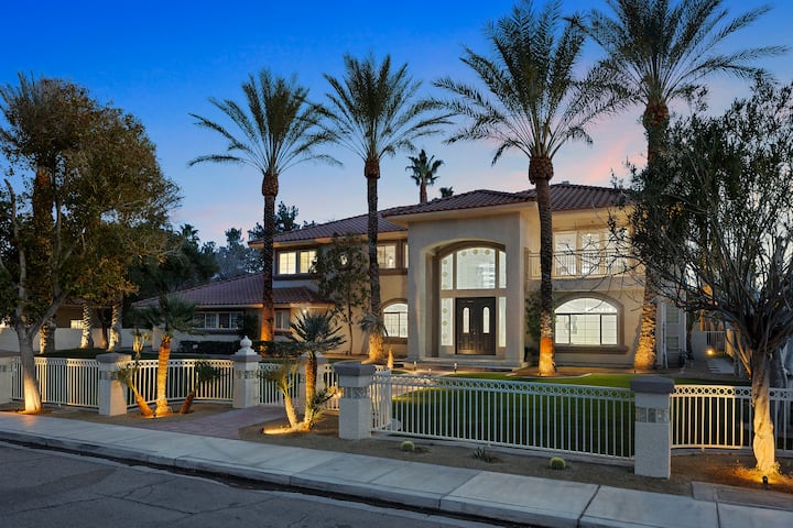 Luxurious Retreat With Private Pool, Bbq And More - Las Vegas, NV