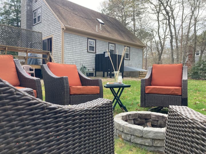 Cape Cod Family Fun: 4br Rental Near John's Pond - Falmouth, MA