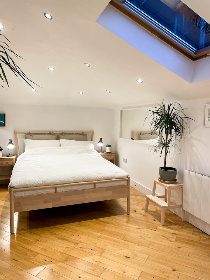 Parkside Private Cabin - Central London