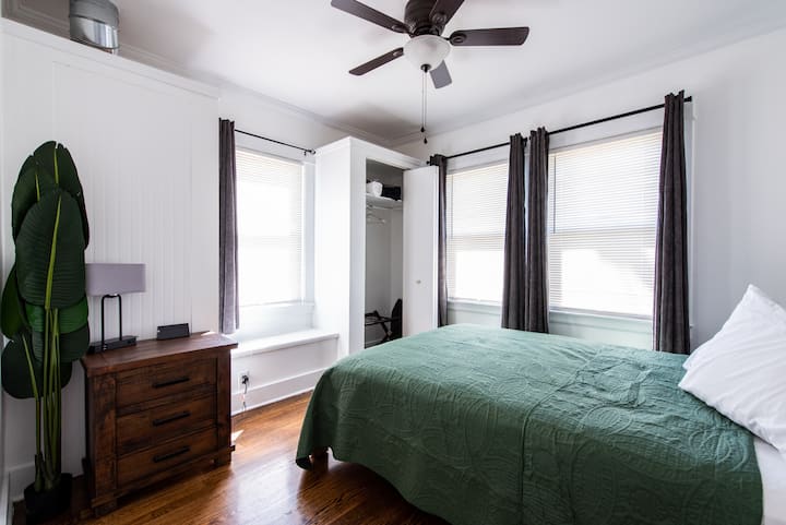Derby City Delight *Near Expo Center - Louisville