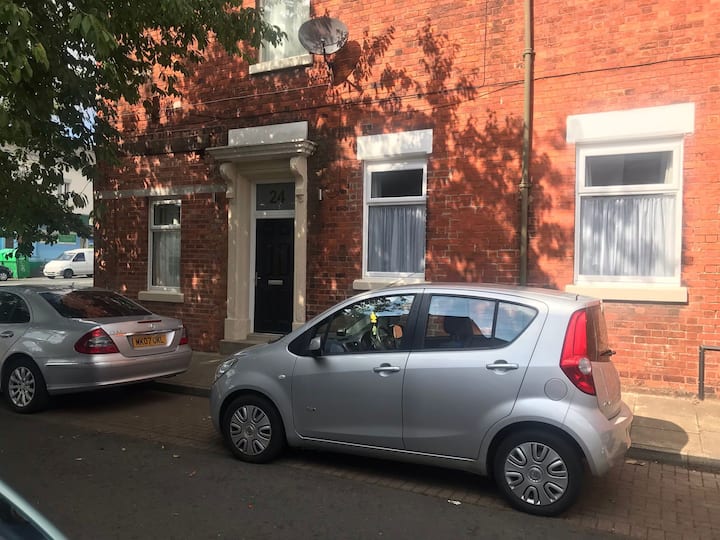 Quality Two Bedroom Apartment - Preston