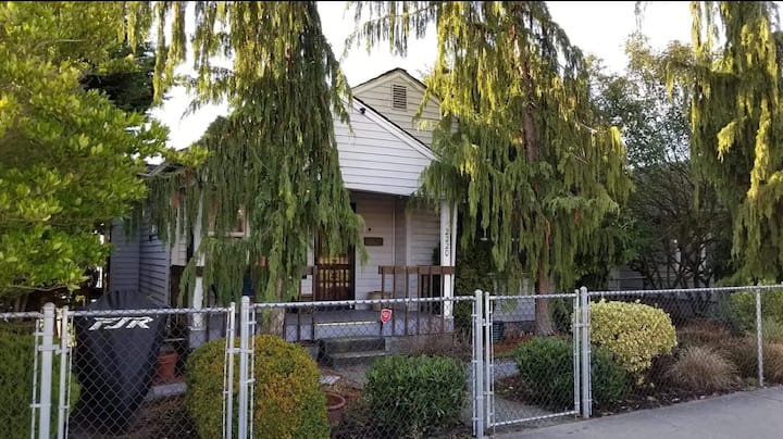 Two Bedroom Cozy House - North Everett - Everett, WA