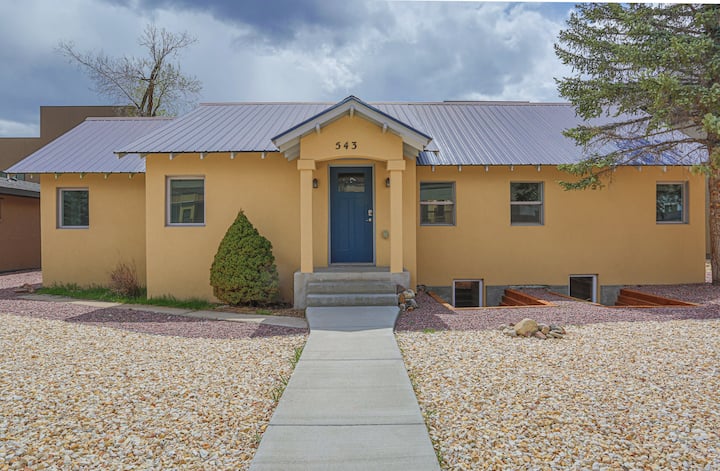 Central A/c! Downtown, Game Room, Pets, Sleeps 10! - Salida, CO