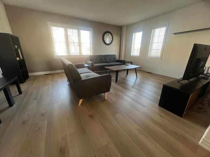 Beautiful Townhome In Whitby 3 Beds 2.5 Bathrooms - オシャワ