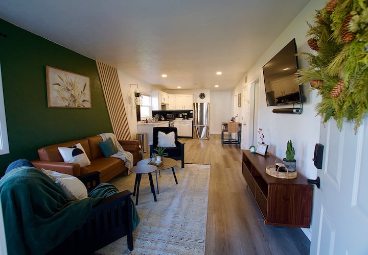 Quiet, Cozy Duplex With Garage And Gym - Elkhart, IN