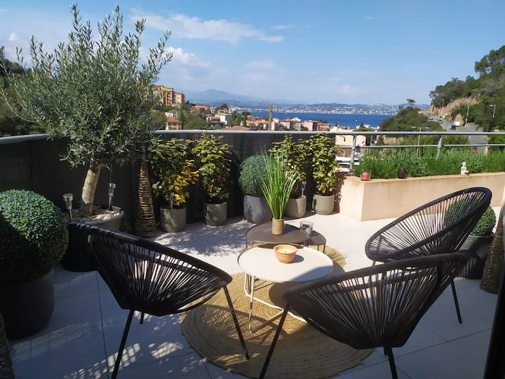 T3 Climatisé 300 M De La Plage
Vue Mer Panoramique - Mandelieu-la-Napoule