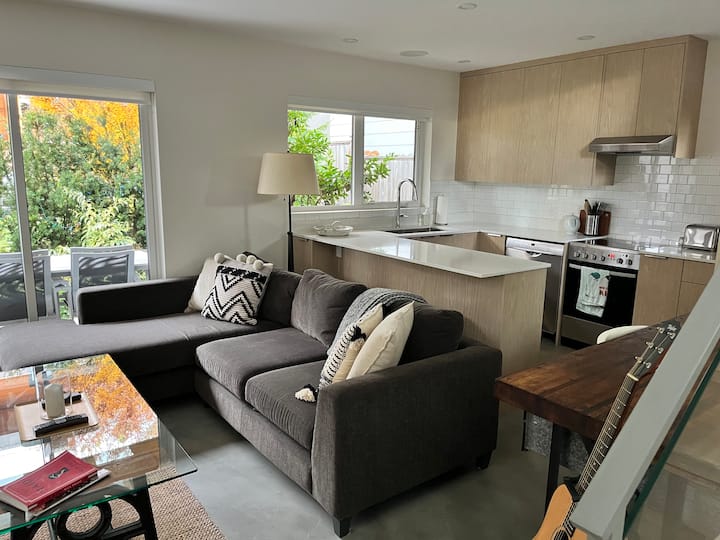 Lolo Coach House - Vancouver