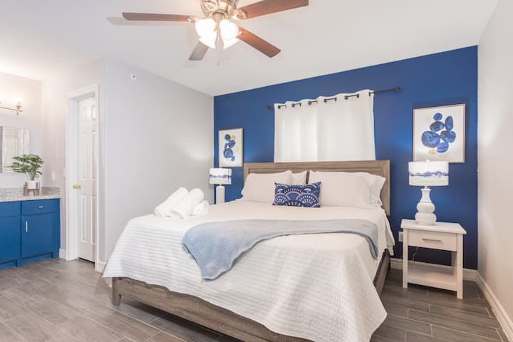 King Bed, Central Location, First Floor - McAllen
