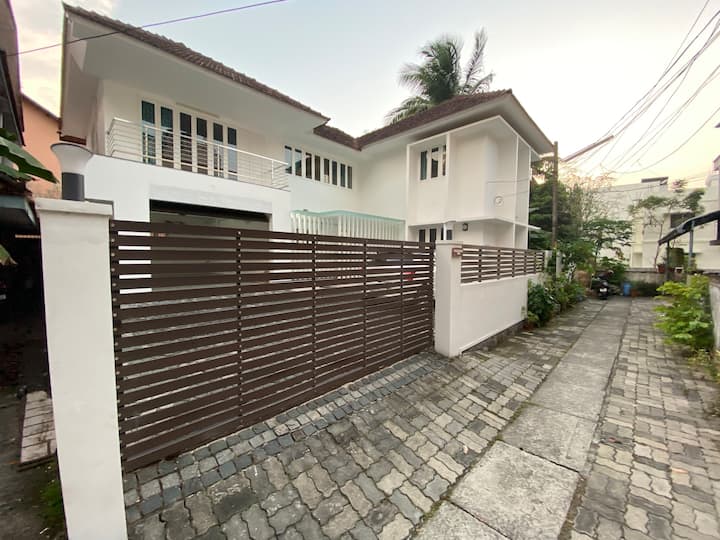Spacious Home Right At The Heart Of The City! - Kochi