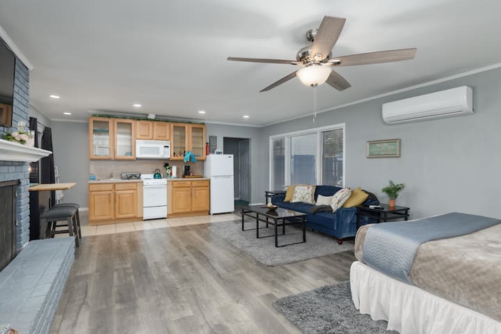 Stylish Escape Near Strip | Pool, Patio & More! - Las Vegas, NV