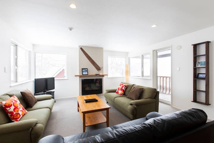 Tanoshii 3bdrm Chalet - Niseko