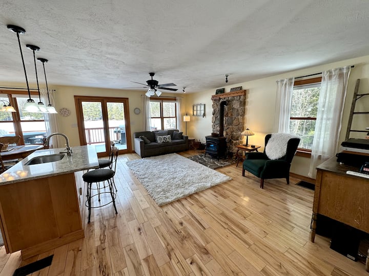 Epsom Lakefrnt Escape~dock~grill~firepit-woodstove - Pittsfield, NH