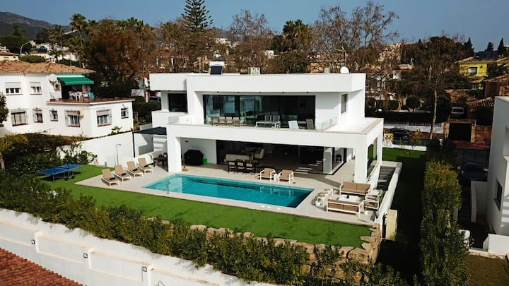 Amazing Villa Close To Beach/marina, Benalmádena. - Benalmádena