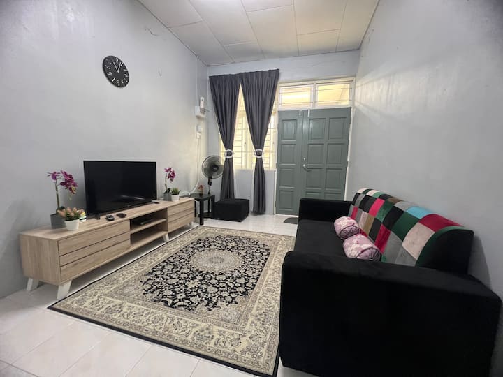 2 Bedroom House:coway, All Air-cond, Wifi, Netflix - Gurun