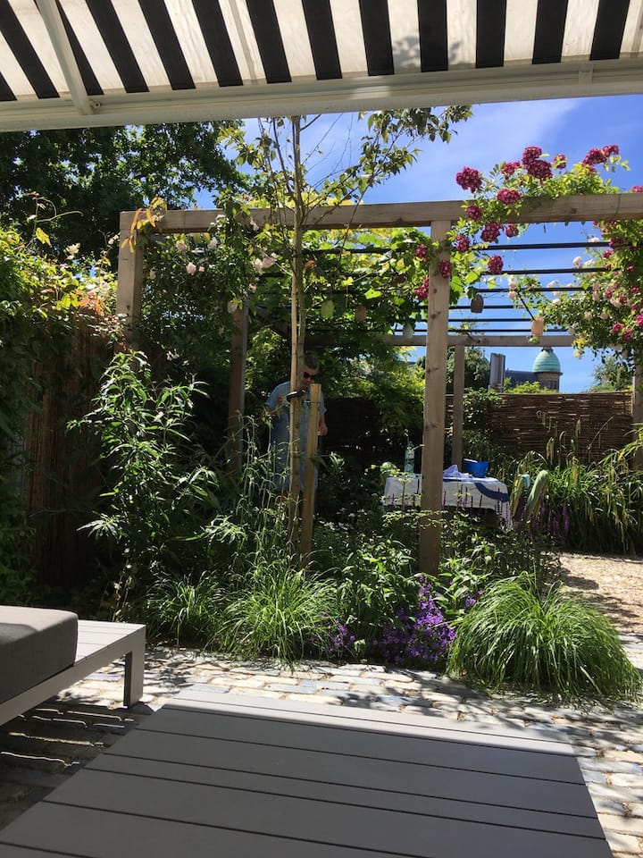 1880 Spacious Cityhouse Near Beach, Sunny Garden - The Hague