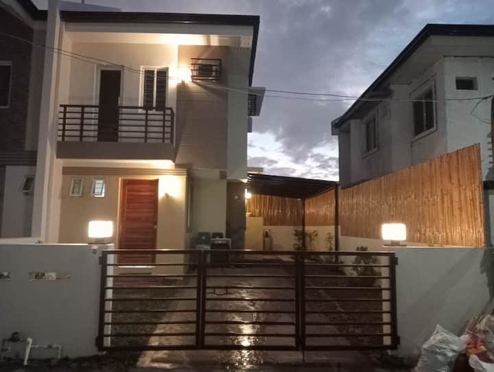 Premium Town House W/pool W/ Free Parking - Imus