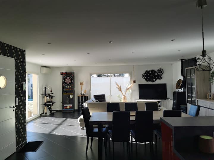 Chambre Dans Une Villa Avec Piscine à La. Campagne - Pézenas