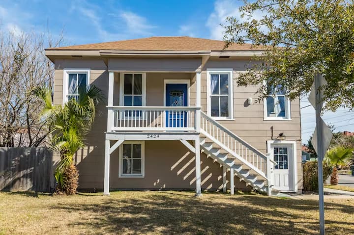 Sand Dollar Cottage (Upper) - Galveston, TX