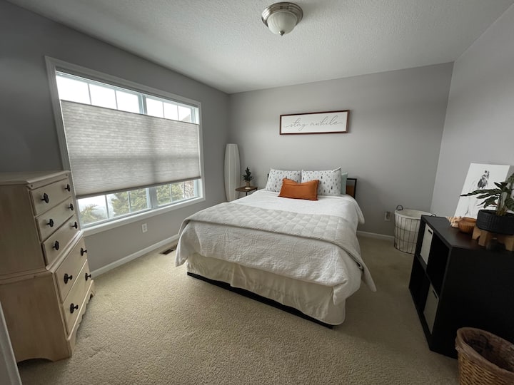 Cozy Modern Home Near Shopping - Fort Wayne, IN