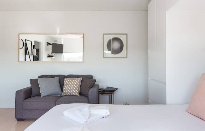 Mosman Bay Magic: Harbourview Studio With Rooftop - Sydney