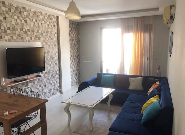 Uygun Fiyatlı , Geniş Odalı , Yeni Eşyalı Daire - İzmir