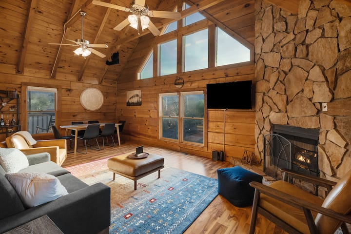 Cozy Cabin 2 Miles Pkwy-mt. View- Hot Tub-king Bed - Pigeon Forge, TN