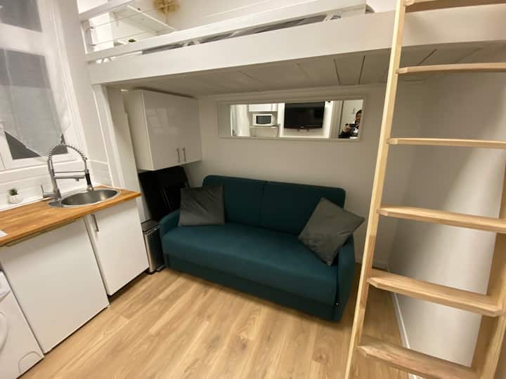 Le Plaisir De Montmartre - Paris