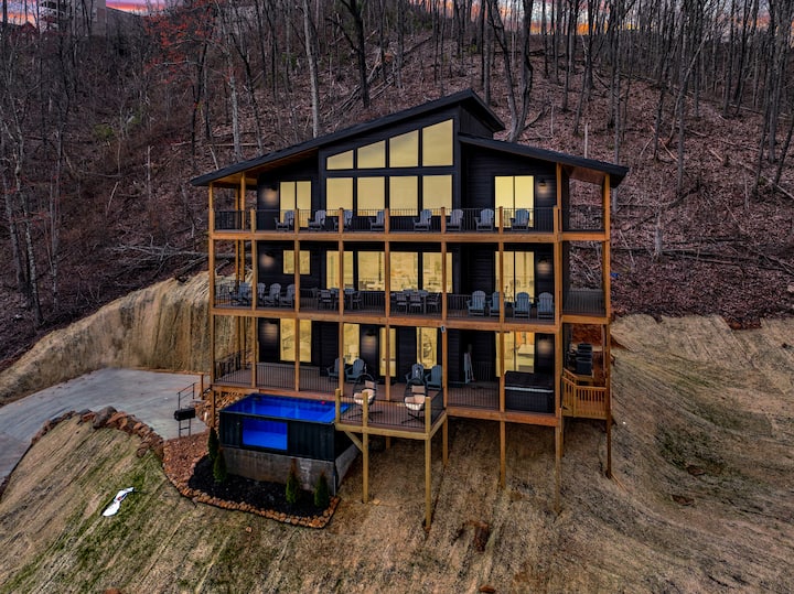 Grand Vista Lodge | Pool, Hot Tub & Epic Views - Gatlinburg, TN