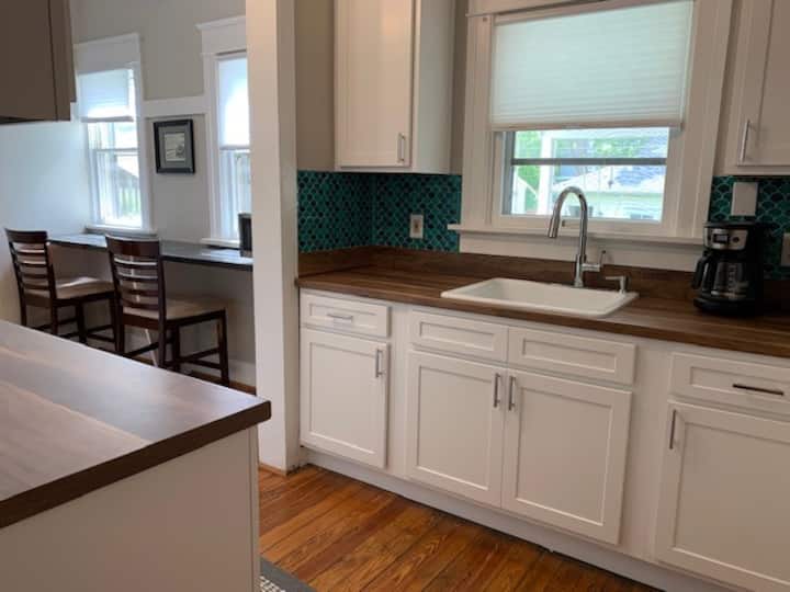 Charming Modern/victorian Apartment Downtown - Fort Wayne