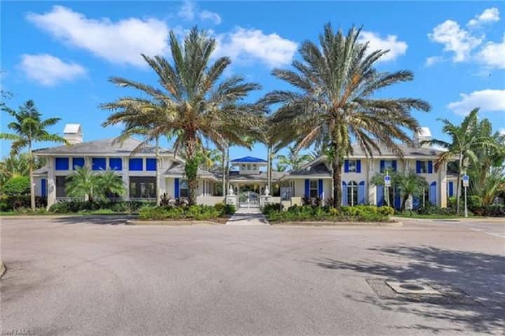 Luxury Viila Home Great Location - Fort Myers, FL