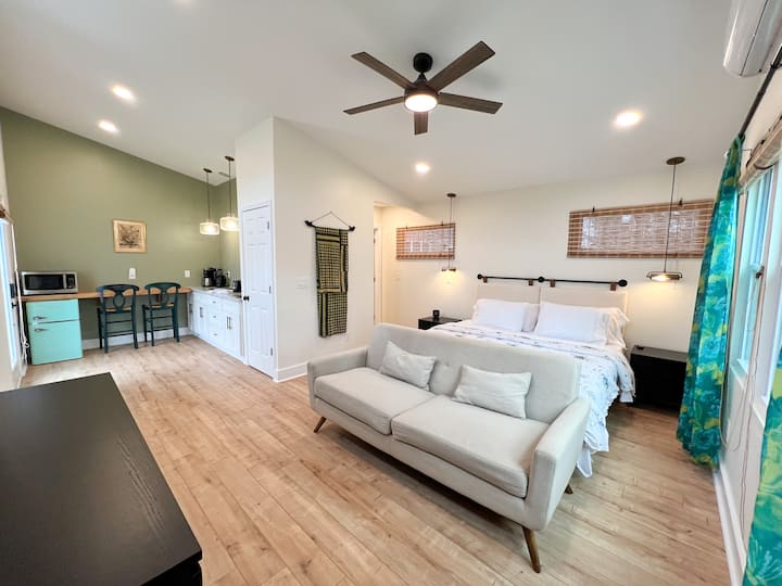 Bright & Airy Modern Tiny Home - Atlanta, GA