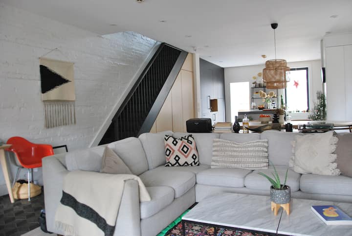 Cozy Modern Scandinavian Escape - Toronto