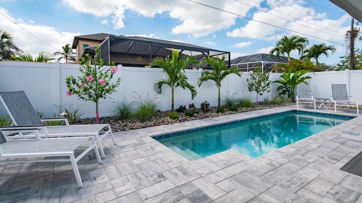 Modern Naples Pool Retreat | Bikes + Walk To Beach - Naples Park, FL