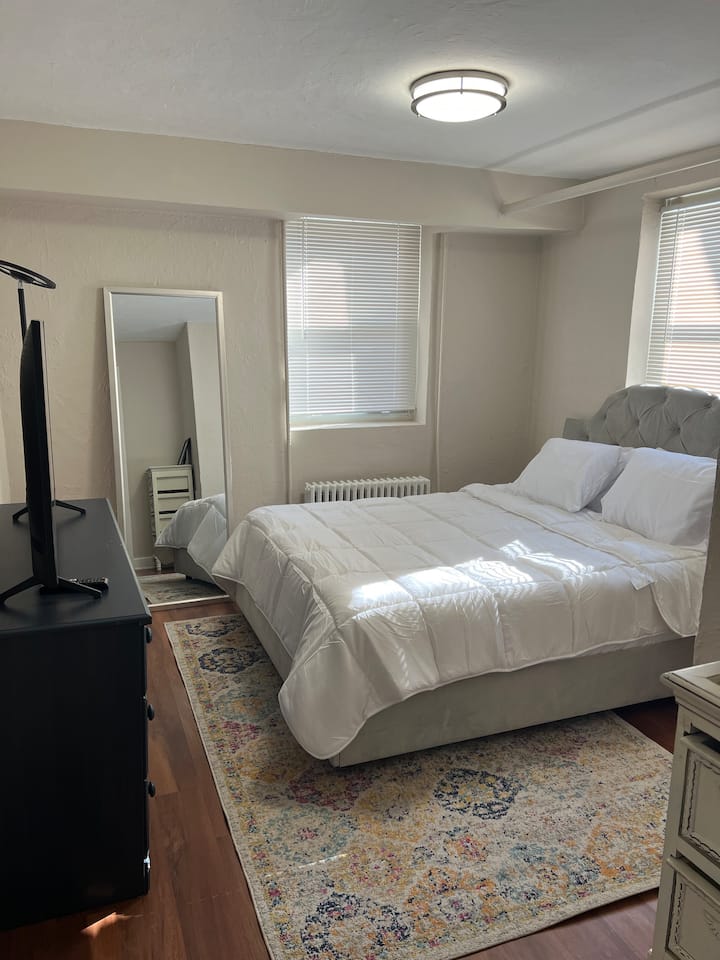 Peaceful 1 Bedroom Apartment With Easy Parking! - Silver Spring