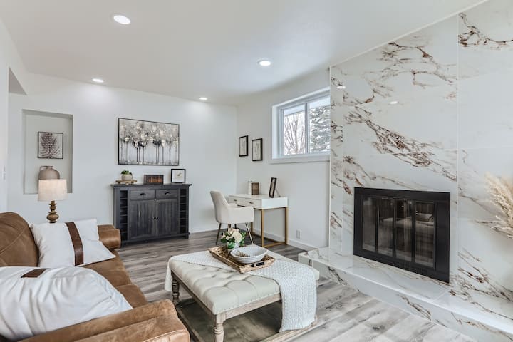 Luxurious Getaway Near Olde Town Arvada - Denver, CO