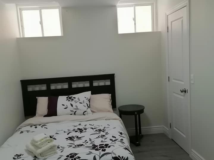 2 Years New Nice Clean Rm For Whom Like - Niagara Falls