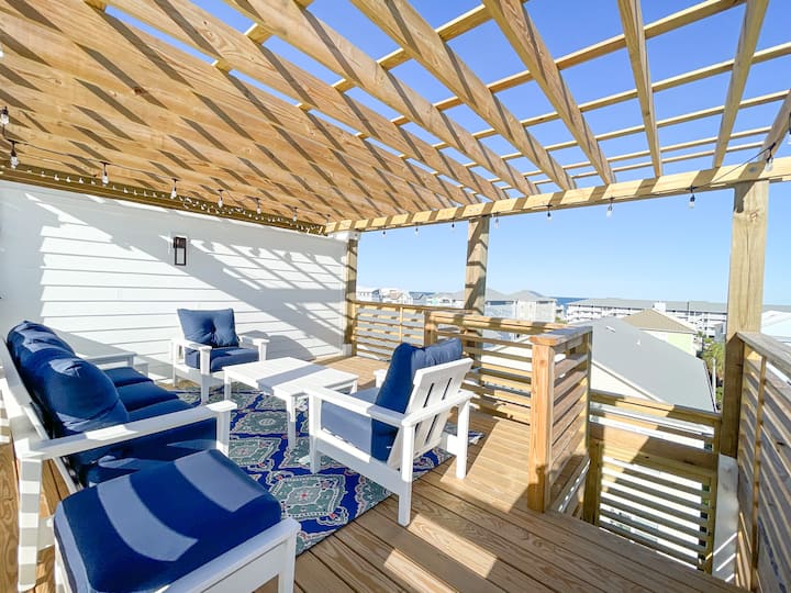 Seaside Splendor: Steps To Beach, Rooftop Views - Carolina Beach, NC