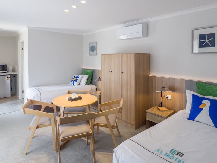 Newly Renovated Family Suite Closed To Town Center - Port Fairy