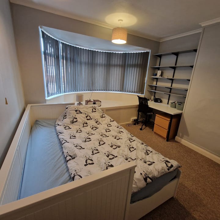 Mon To Fri, Spacious Double Room, In Wigston Le18 - Leicester