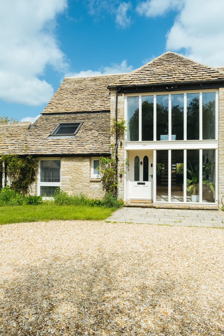 Beautiful 8 Acre Cotswolds Farmhouse +Tennis Court - Cotswolds